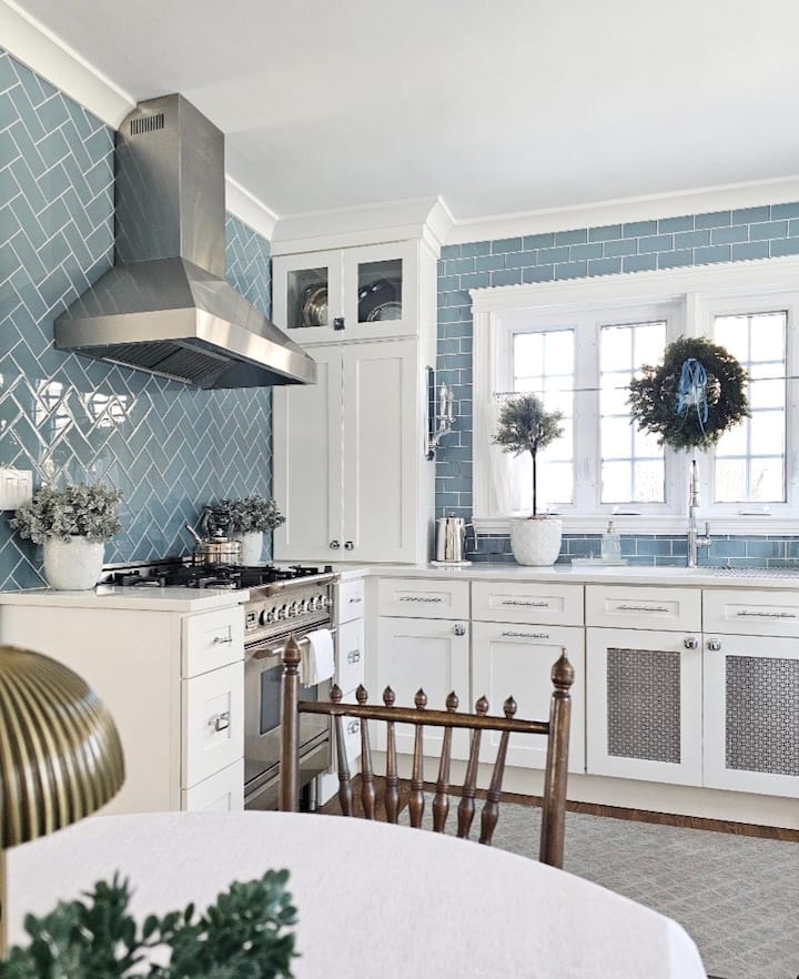 The Pleasant Hill Cottage A Charmed Storybook Stay - Highland Park, IL