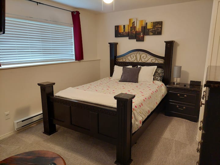 Licensed Private Pet-friendly 2 Bed Suite +Parking - Penticton