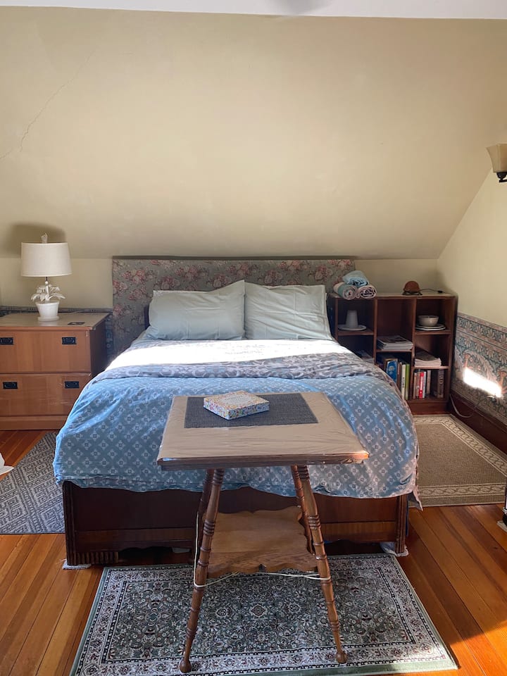 Charming B&b In A Beautiful Lakeside Neighborhood - Newton, MA