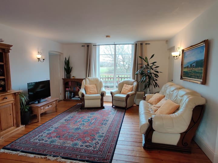 Spacious Ground Level Apartment With Forest Views. - 布羅肯赫斯特