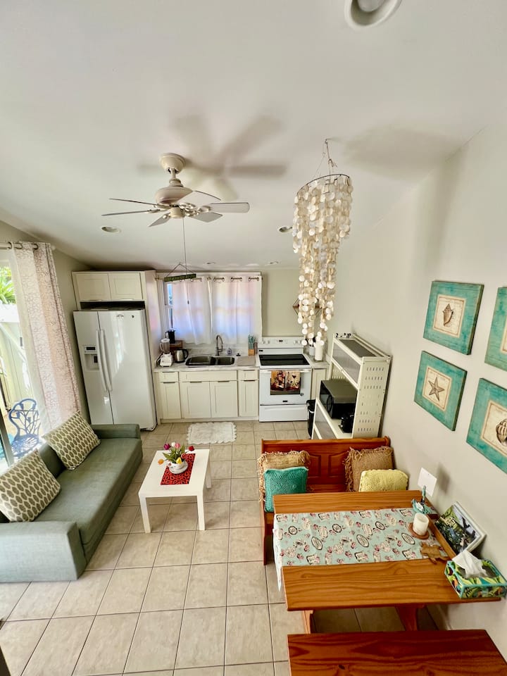 Beachside Studio In Kahala - Honolulu