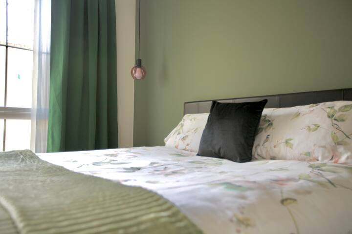Donegal Town Apartment With Large Patio And Wifi - Donegal