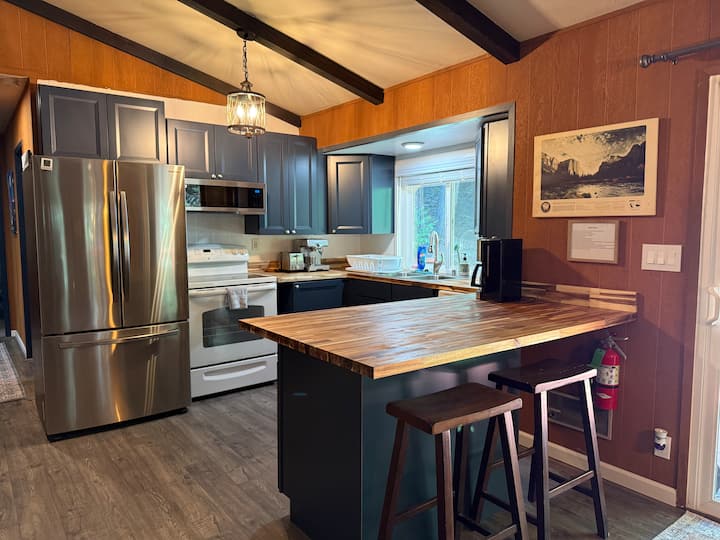Secluded And Spacious Yosemite Mountain Cabin. - Fish Camp, CA