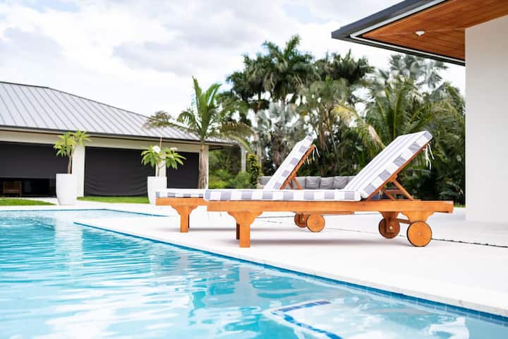 Romantic Guesthouse · Heated Spa & Pool - Pembroke Pines, FL
