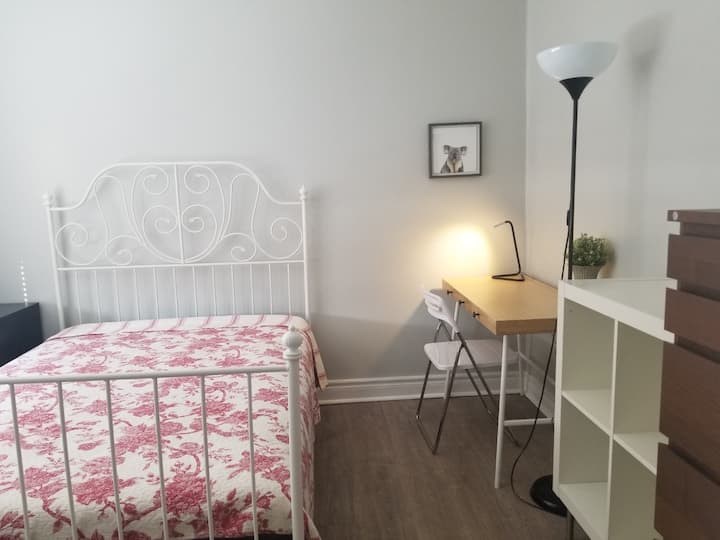 3 Min Walk To Finch Subway. Bright And Spacious - Toronto