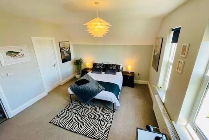 Huge, Bright En-suite Family Room - Sleeps 4 - Bexhill