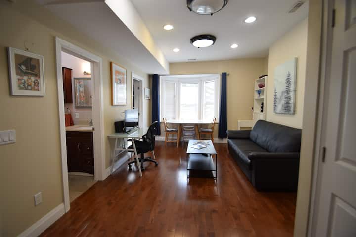 Bright 2nd Level Apartment Near Subway & Upexpress - Toronto