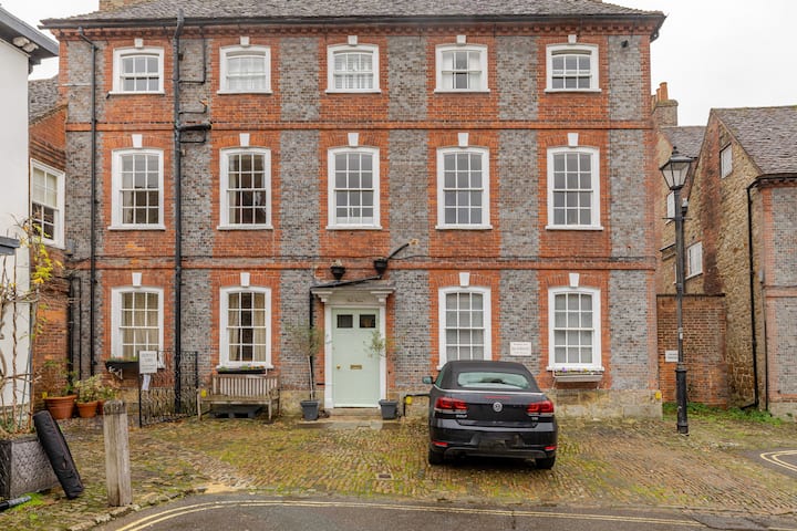 Stunning Flat In The Heart Of Midhurst Old Town - South Downs