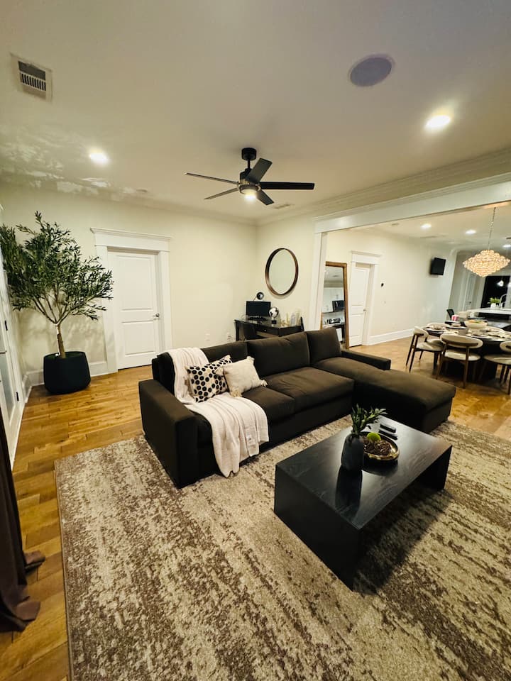 Downtown/6 Bedrooms 2 Kitchens, 5 Min From Stadium - Smyrna, GA