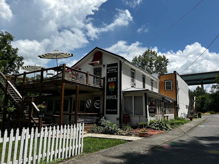 Residence A At Gum Store Studios - White Sulphur Springs, WV