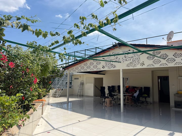 Penthouse. A Beautiful Terrace Garden. - Bangalore