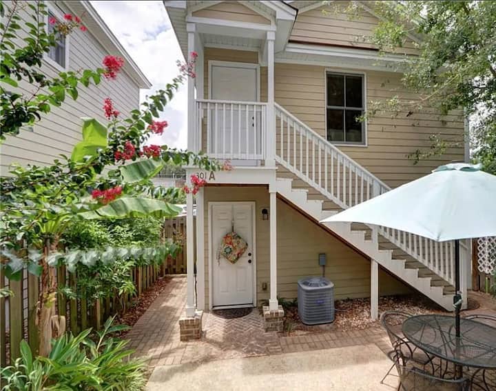 Cozy Carriage House In Starland District - Savannah, GA