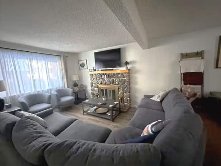 Charming South Lake Tahoe Cabin • Walk Everywhere! - South Lake Tahoe, CA