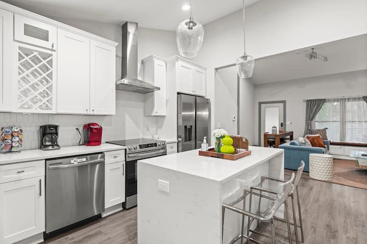 Luxe Bungalow In Downtown Decatur / 2bd 2 Ba - Decatur, GA