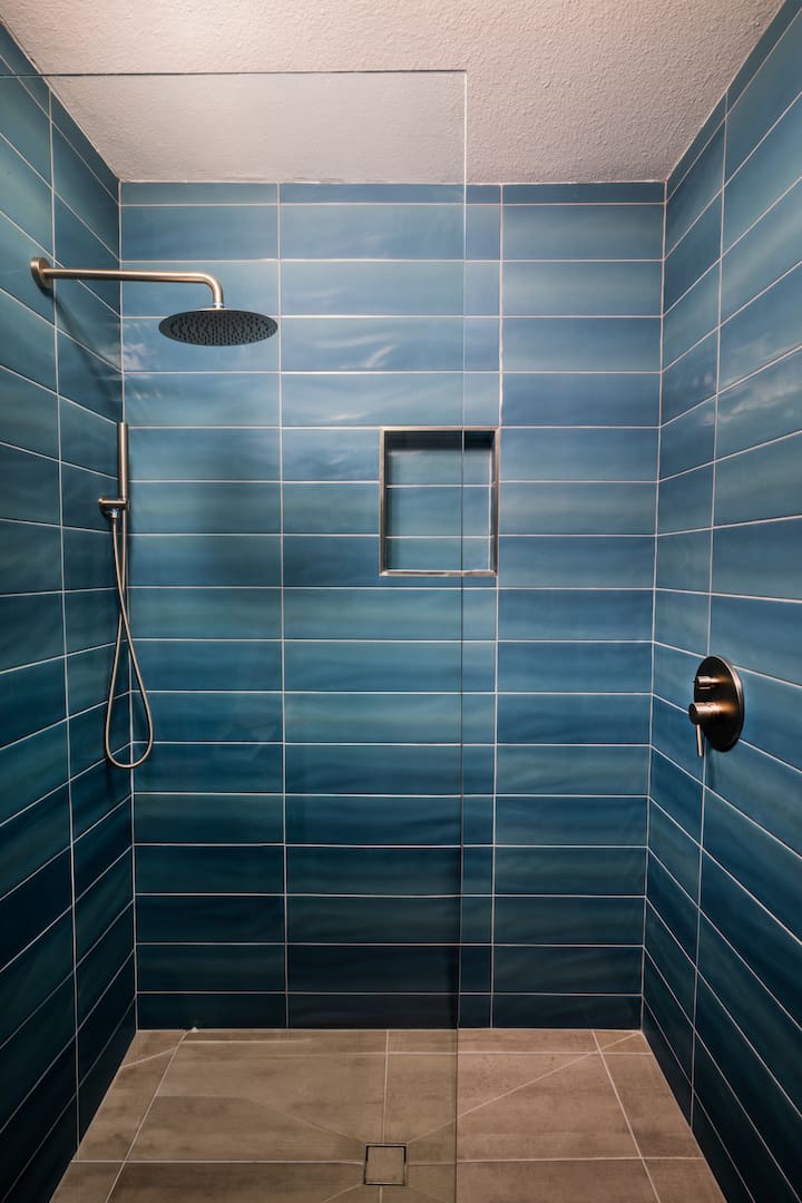 Desert Coral Condo - Downtown P.s. (New Bathroom) - Palm Springs, CA