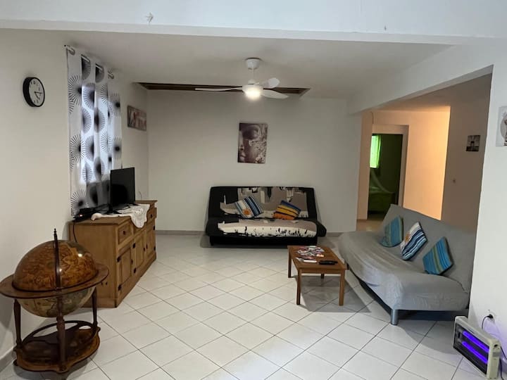 Bas De Maison Spacieuse Et Calme - Deshaies