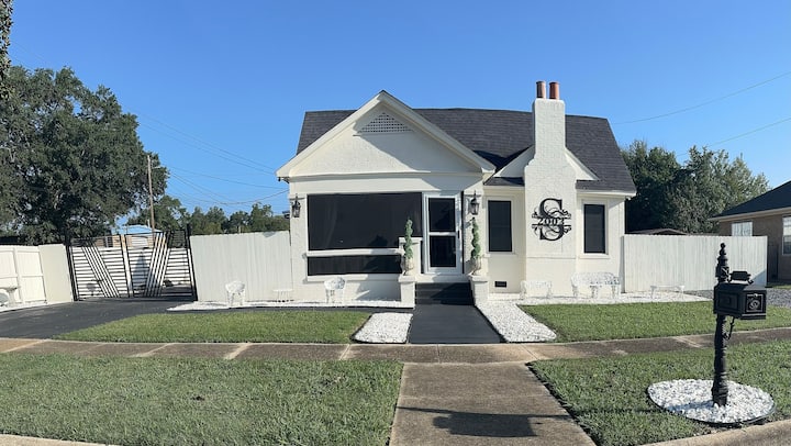 Cozy, Clean Home Away From Home Part Time Salon - Columbus, MS