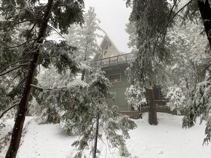 Spacious Lake Arrowhead A-frame With Sunset Views - Lake Arrowhead, CA