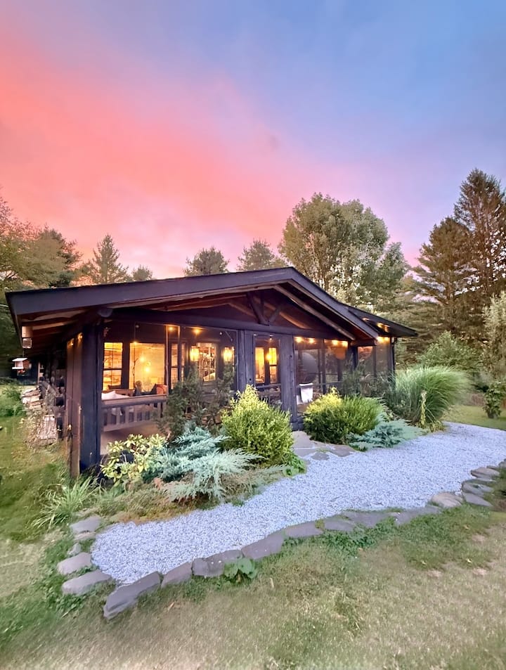 The Highview, A Log Cabin In The Catskills - Phoenicia, NY