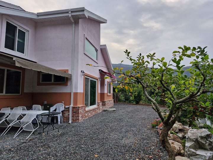 #지리산의 숨은 보석
#300평 비밀정원 #35평2층 독채별장
#별빛가득 추억가득 - South Korea