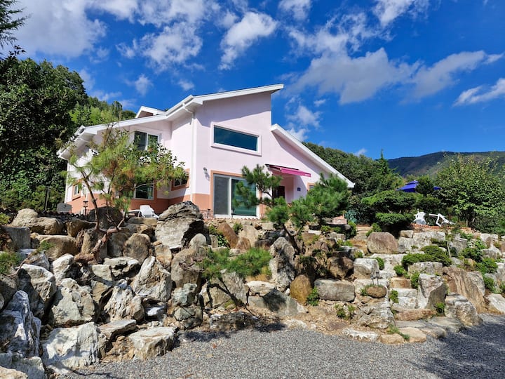 #지리산의 숨은 보석 
#300평 비밀정원 #35평2층 독채별장
#별빛가득 추억가득 - South Korea