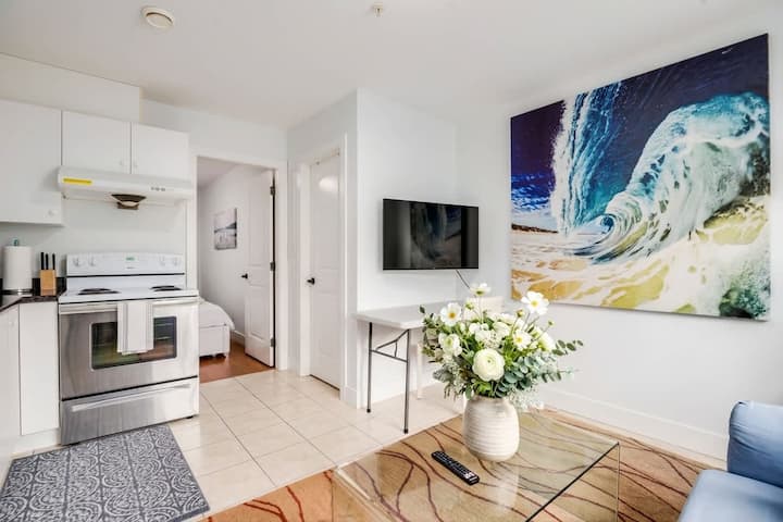 Private 1br Suite W/ Street Parking Near Metrotown - 버너비