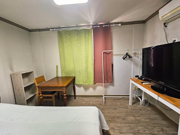 임당동 Ibi 투룸
영남대 지하철역 도보15분거리. 임당역 도보15분거리.위생소독철저 - Daegu