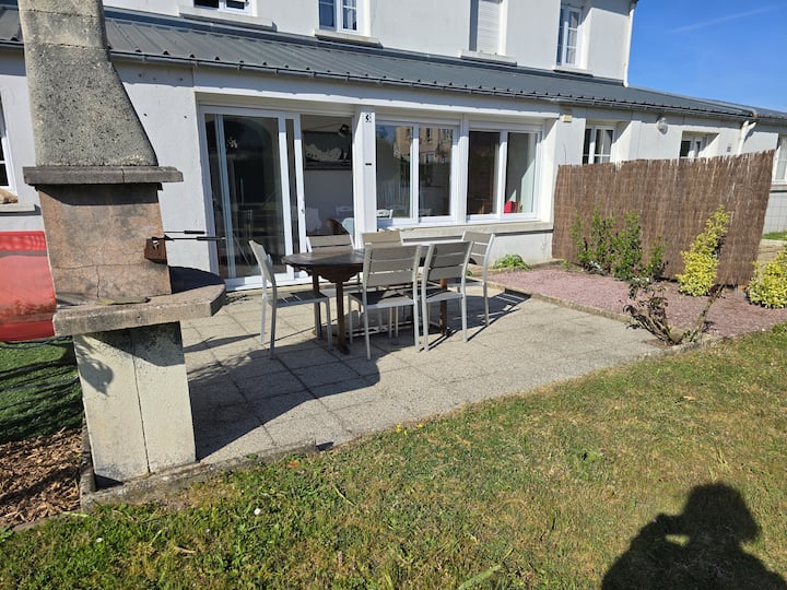Appartement Avec Jardin Privatif, 500m De La Plage - Barneville-Carteret