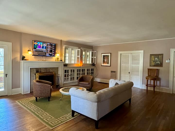 Charming Historic Home Steps From Downtown Sylva - Sylva, NC