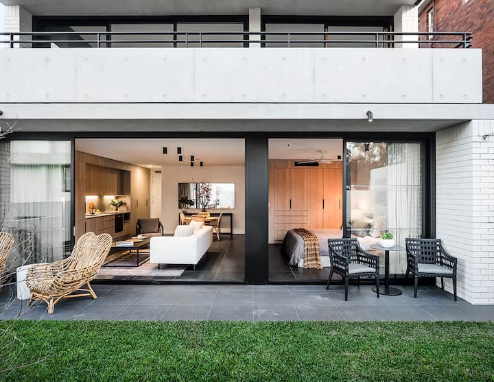 The Arden 2. Coogee.  New Peaceful Spacious Garden Apartment, Meters To Beach - Randwick