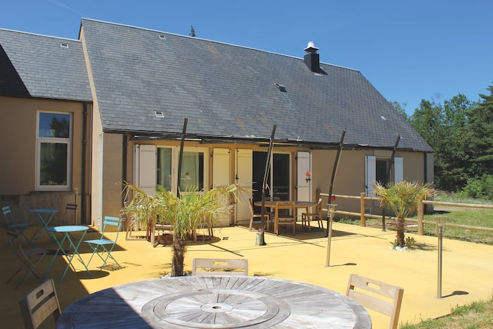 Grand Gîte Rural
12 Chambres – Idéal Familles - Égletons