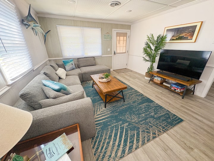 Atlantic Winds Cottage~ Cozy, Quaint, Steps2beach! - Nags Head, NC