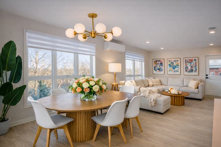 Serene Modern 3br River View Apt W/ Parking - Montreal