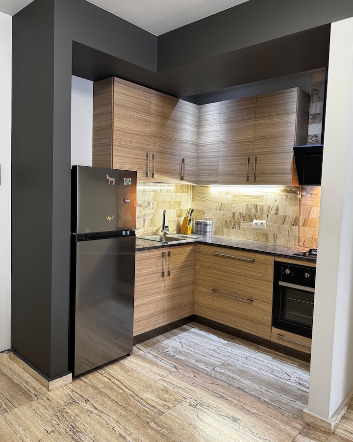 Yerevan Central 1 Bedroom 60 M2 Marble Flat - 耶烈萬