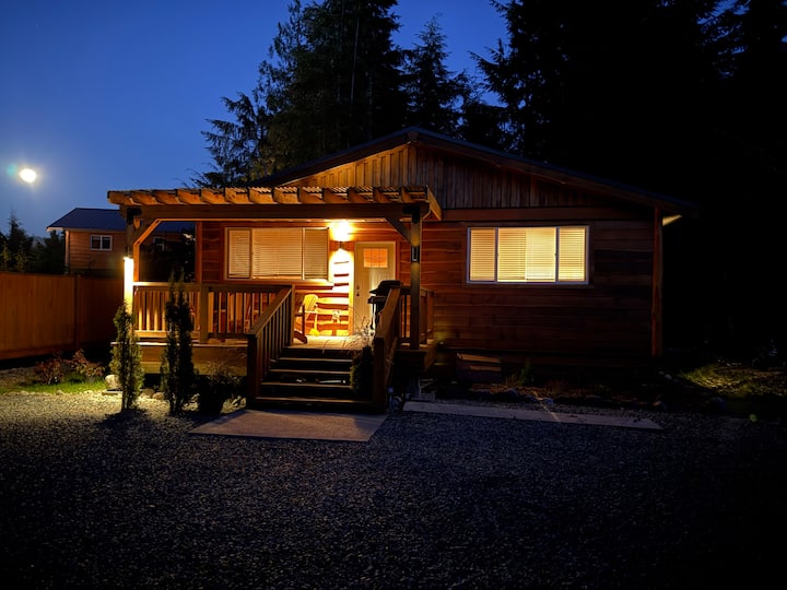 Tyee Cabin - Large 3 Bed/2bath  Cedar, Pine & Fir - Vancouver Island