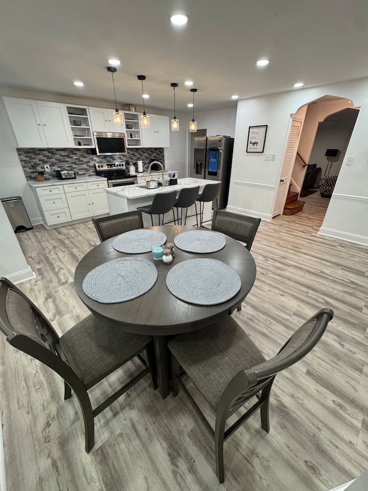 Close To Phl Deck Quiet Safe 3br Smart Tv Wifi Ppv - Upper Darby, PA