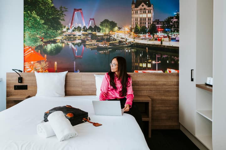 Queen Room With City View - Rotterdam