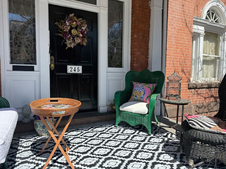 Elegant Professors Flat With Historical Charm - New Haven, CT