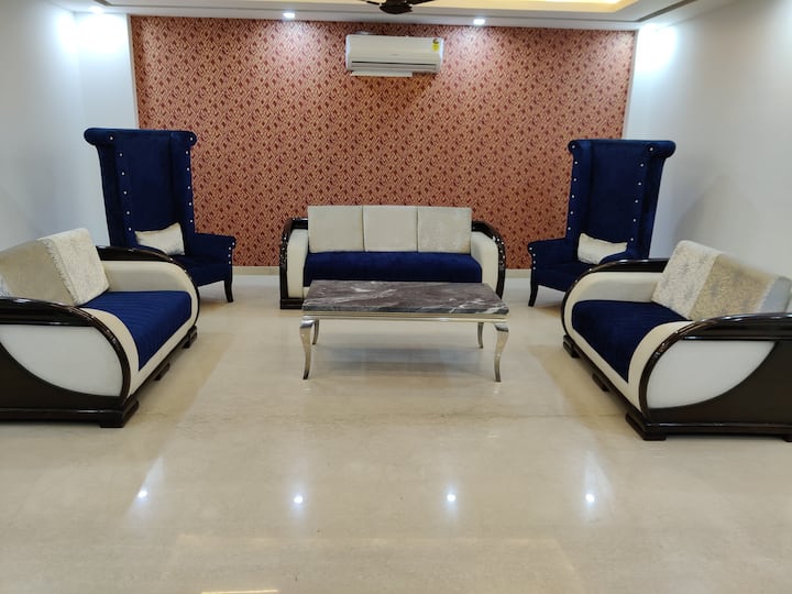 Beautiful House Near Golf Course Road - Gurugram