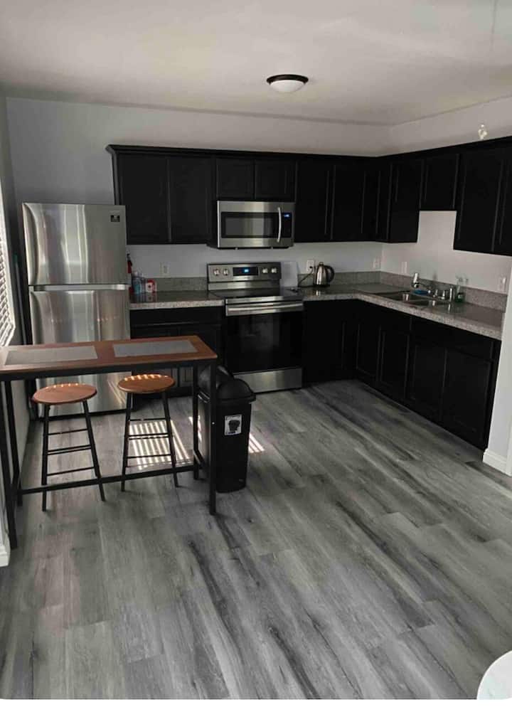 Central Vegas Charm Cozy Apartment Near Everything - North Las Vegas, NV