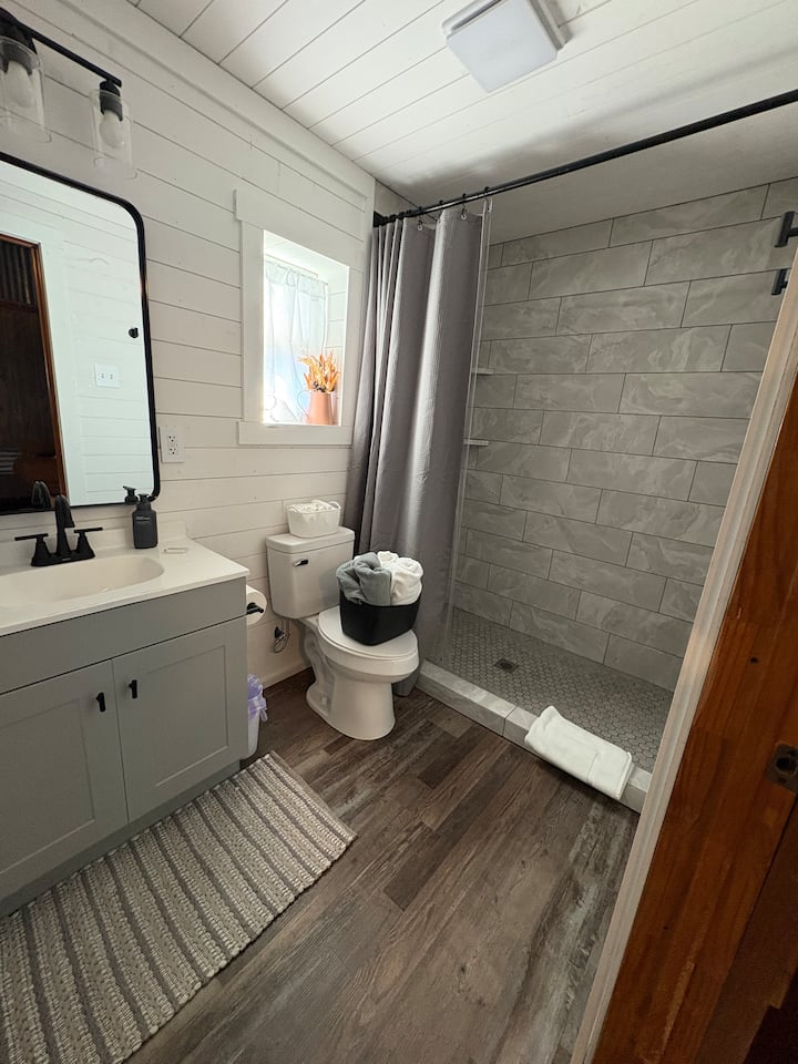 The Rustic Roost : Gated, Peaceful & Private! - Stephenville, TX