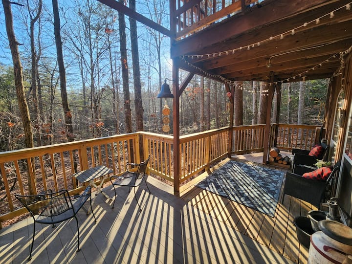 Hawks Nest Rustic Tiny Cabin On 162 Acre Farm - Cosby, TN
