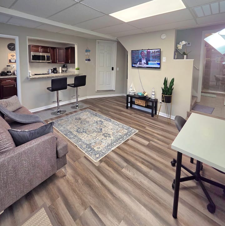 Private Apartment With Kitchen In Va Beach - Chesapeake, VA