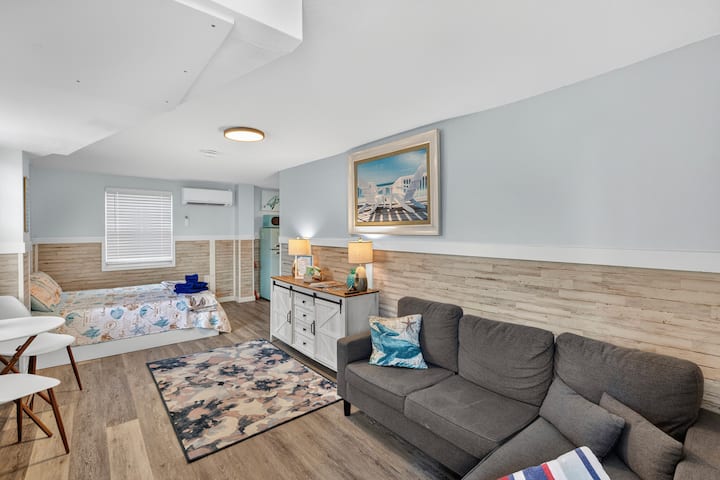 Cozy Studio - Quick Walk To #1 Siesta Key Beach! - Siesta Key, FL