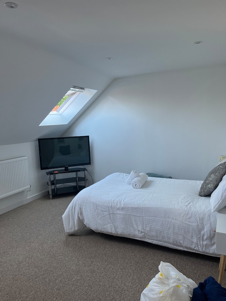Light Spacious New Bedroom - Hove