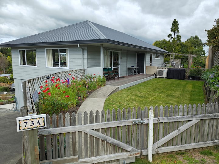 Te Mata Views, Quiet Elevated Location. - Havelock North