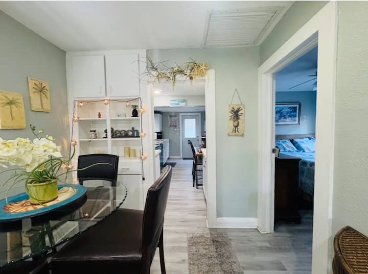 Historic Florida House Close To Beach And Downtown - Lake Worth, FL