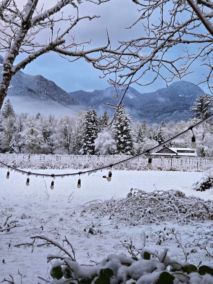 The Threshold At Skagit Grove-n. Cascades Retreat - Monogram Lake, WA