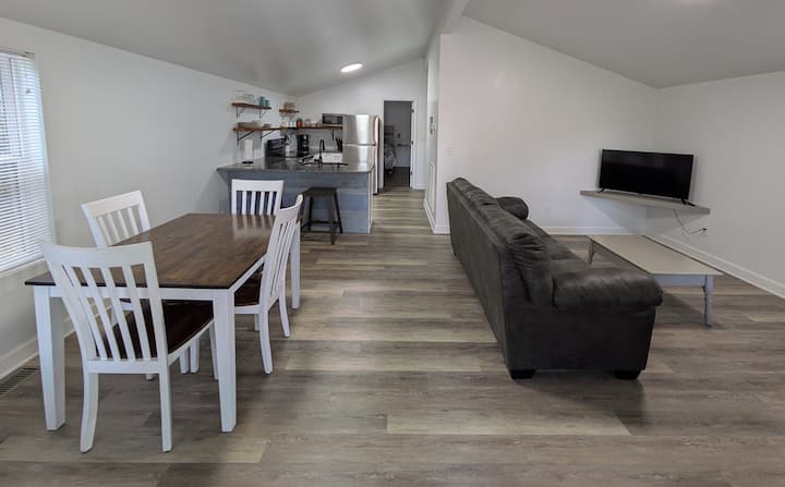 Adorable Small, Clean Home. No Smokers Or Pets. - Summerville, SC