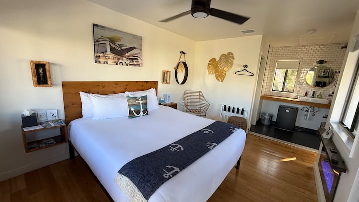 Santa Barbara Downtown Boutique Hotel | King Bed - Santa Barbara, CA